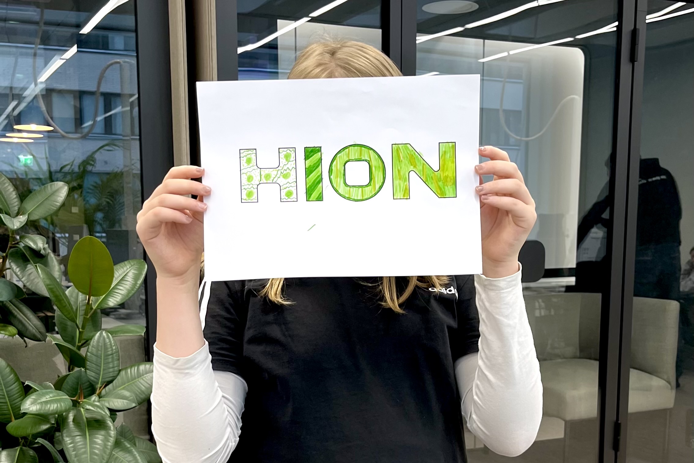 Lapset mukaan töihin: Karkkia ja koodauksen opettelua | Blogi | Hion